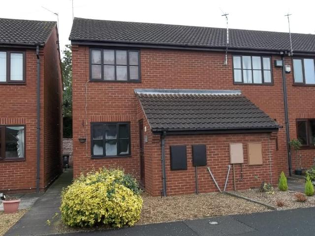 2 bedroom end of terrace house to rent