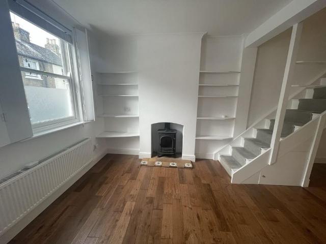 2 bedroom end of terrace house to rent