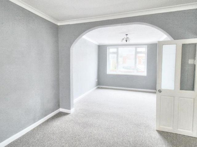 2 bedroom end of terrace house to rent