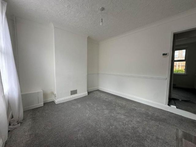 2 bedroom end of terrace house to rent