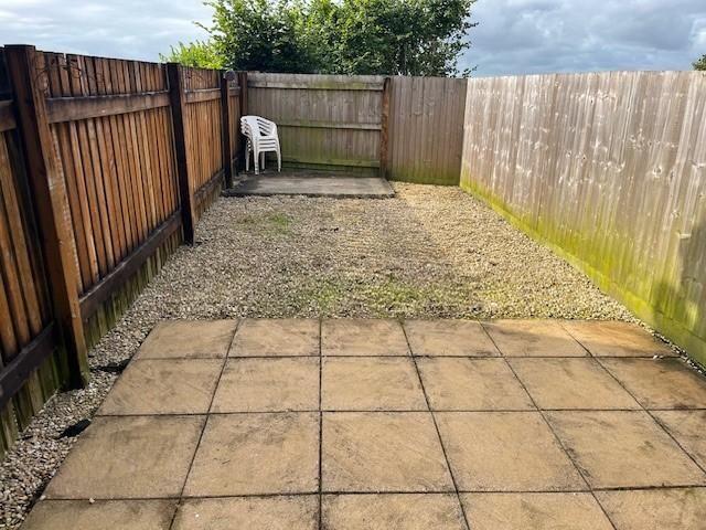 2 bedroom end of terrace house to rent