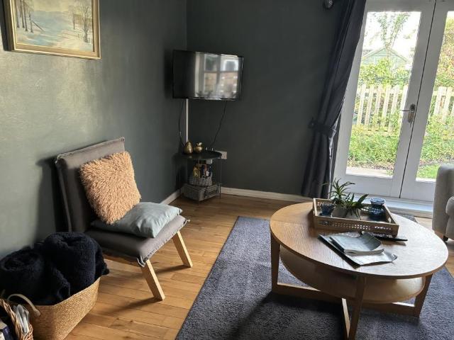 2 bedroom end of terrace house to rent