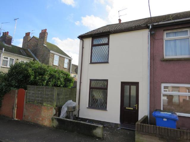 2 bedroom end of terrace house to rent