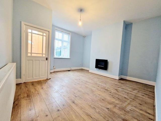 2 bedroom end of terrace house to rent
