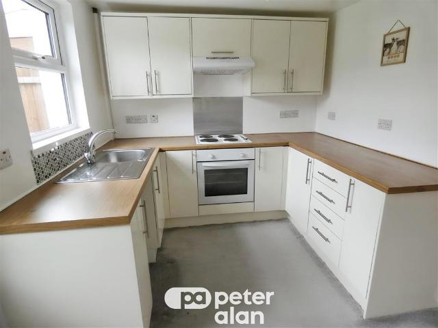 2 bedroom end of terrace house to rent