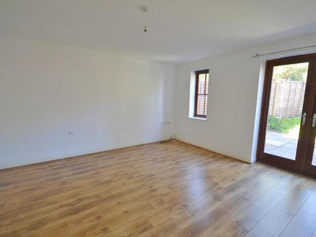 2 bedroom end of terrace house to rent