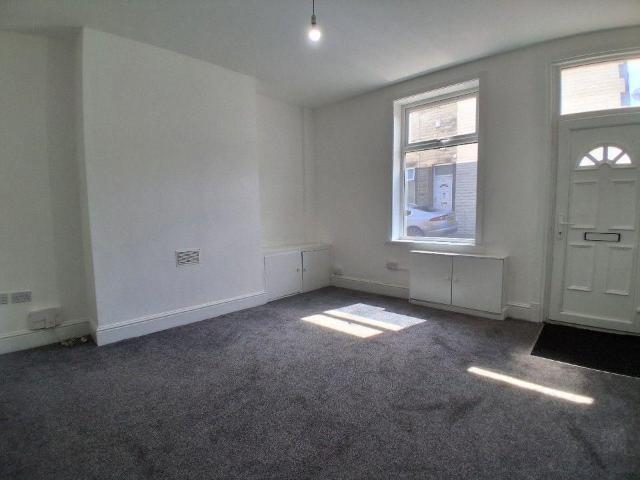 2 bedroom end of terrace house to rent