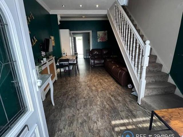 2 bedroom end of terrace house to rent