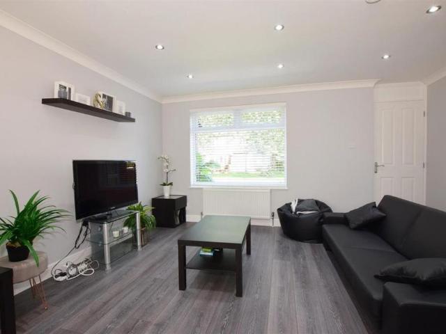 2 bedroom end of terrace house to rent