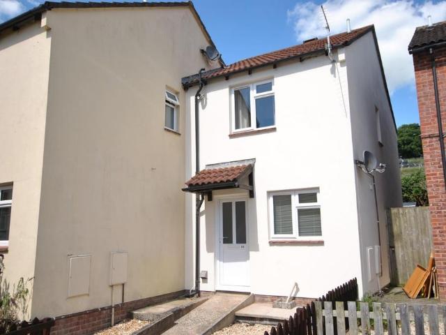 2 bedroom end of terrace house to rent