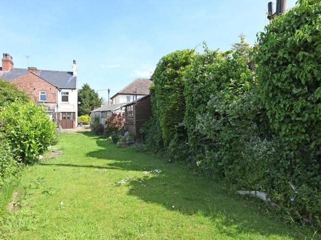 2 bedroom end of terrace house to rent