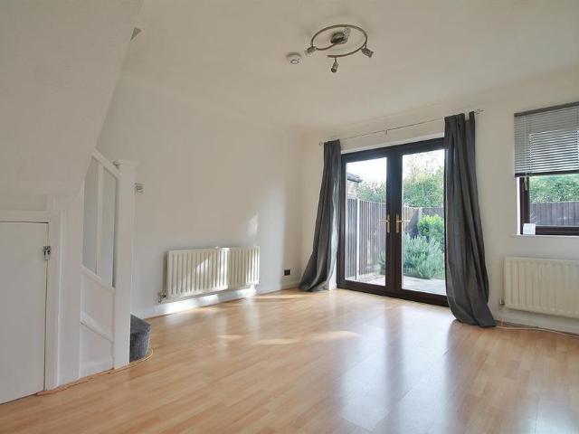 2 bedroom end of terrace house to rent