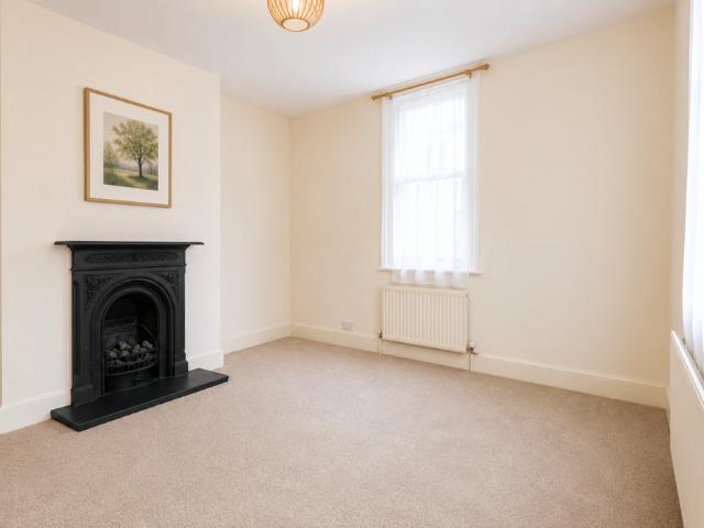 2 bedroom end of terrace house to rent