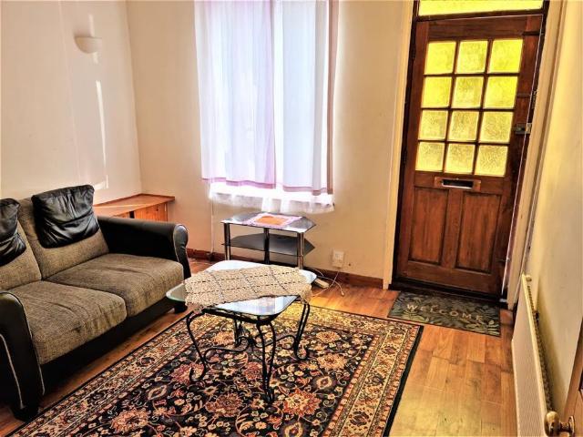 2 bedroom end of terrace house to rent