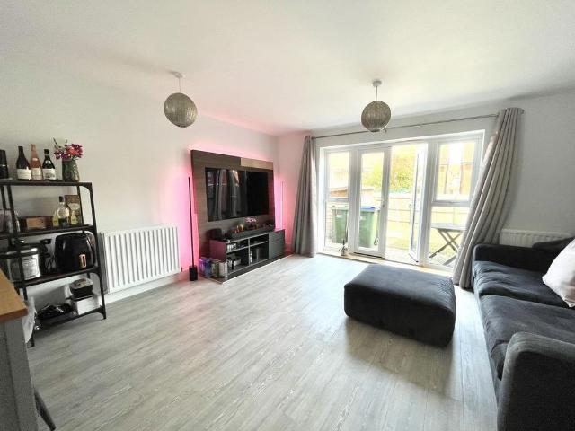 2 bedroom end of terrace house to rent