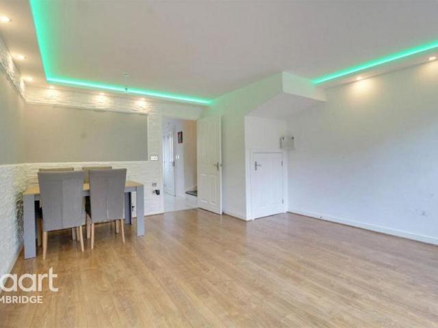 2 bedroom end of terrace house to rent