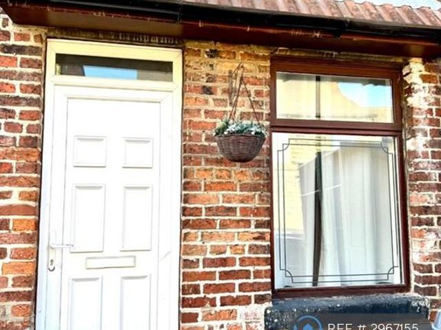 2 bedroom end of terrace house to rent