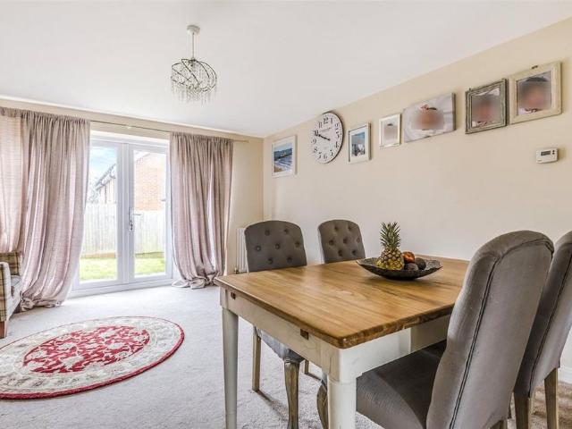 2 bedroom end of terrace house to rent