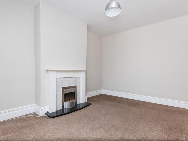 2 bedroom end of terrace house to rent