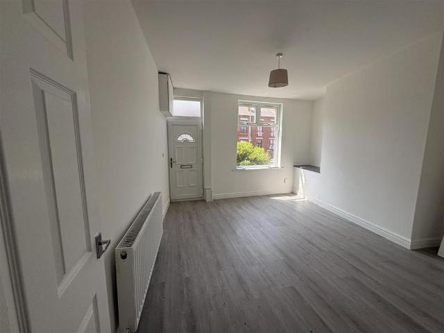 2 bedroom end of terrace house to rent