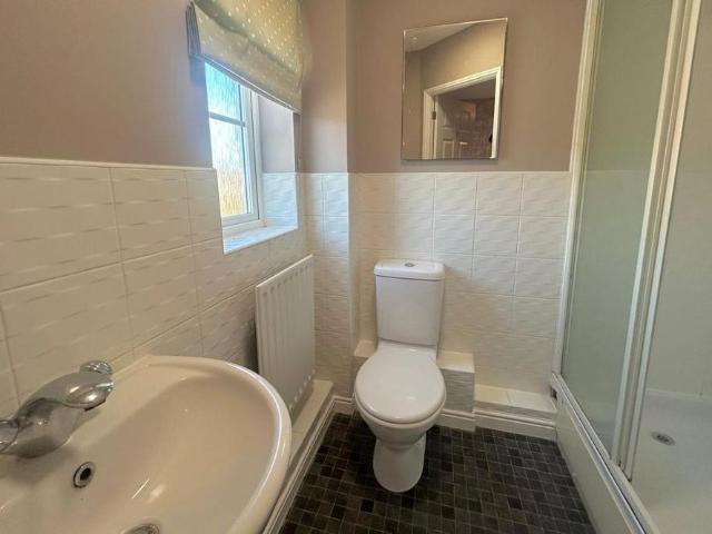 2 bedroom end of terrace house to rent