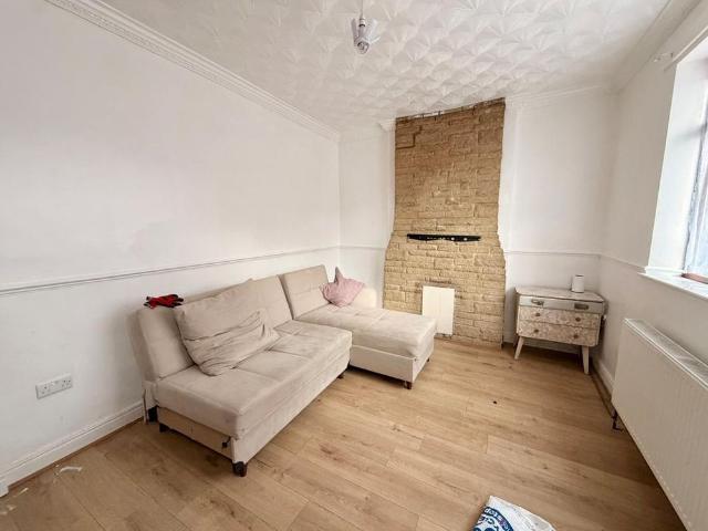 2 bedroom end of terrace house to rent