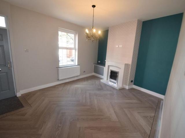 2 bedroom end of terrace house to rent
