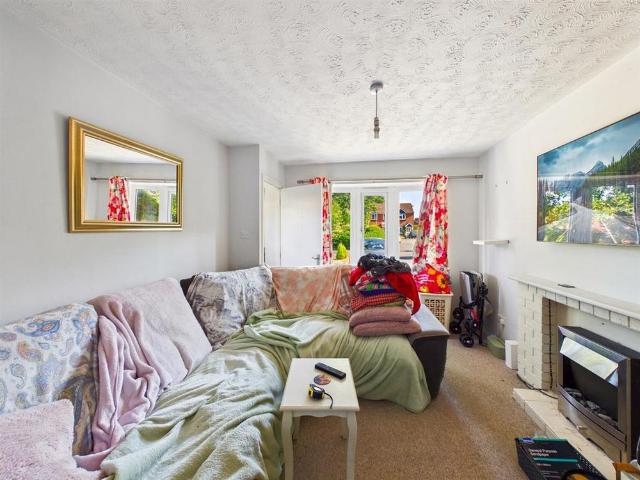 2 bedroom end of terrace house to rent