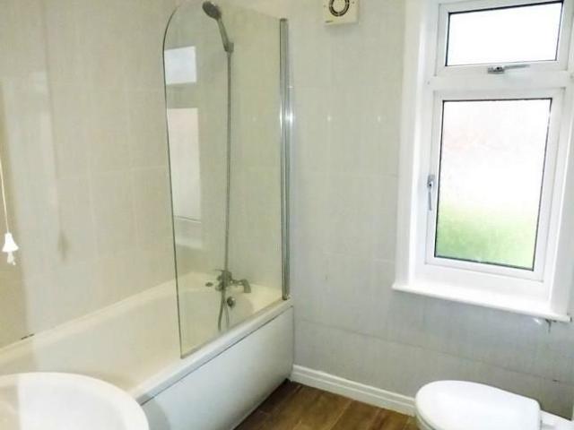 2 bedroom end of terrace house to rent