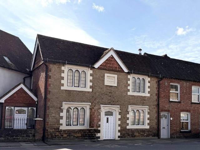 2 bedroom end of terrace house to rent
