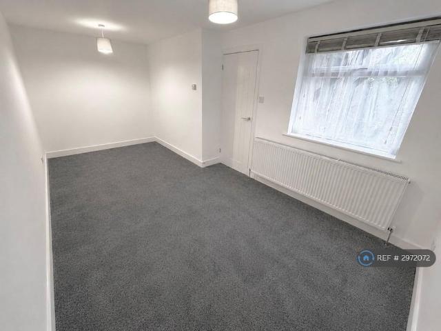 2 bedroom end of terrace house to rent