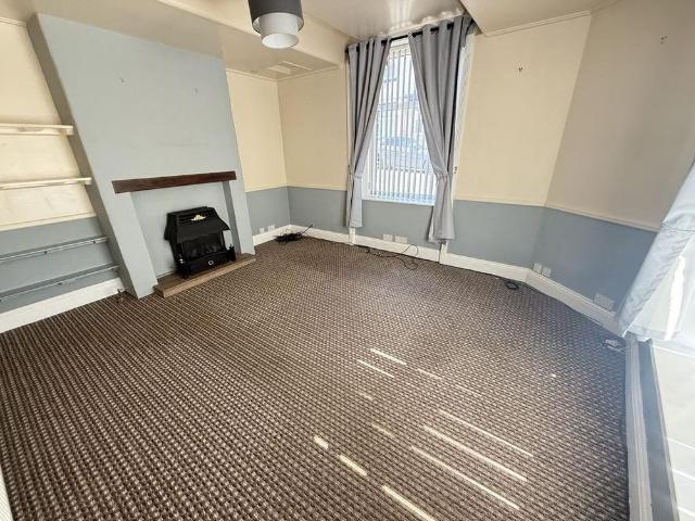 2 bedroom end of terrace house to rent