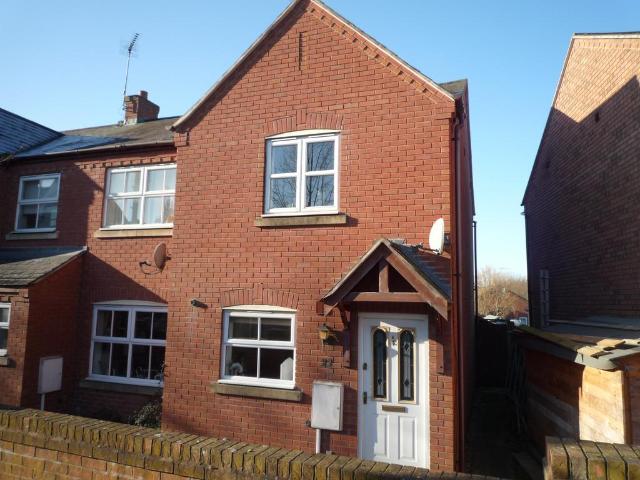 2 bedroom end of terrace house to rent