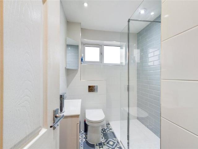2 bedroom end of terrace house to rent