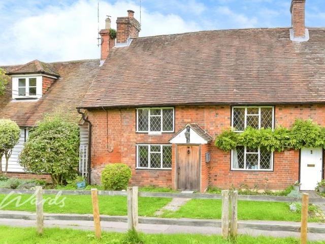 2 bedroom end of terrace house to rent