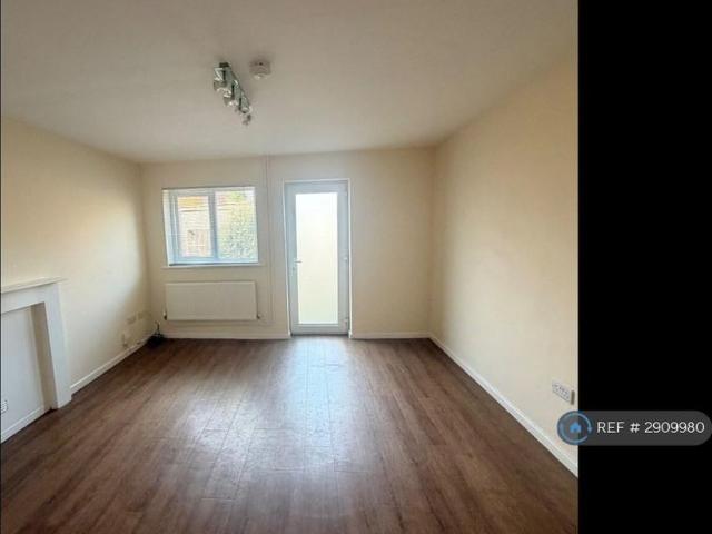 2 bedroom end of terrace house to rent