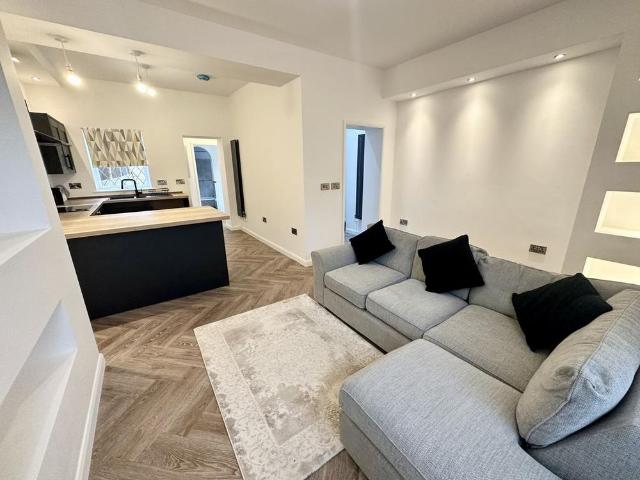 2 bedroom end of terrace house to rent