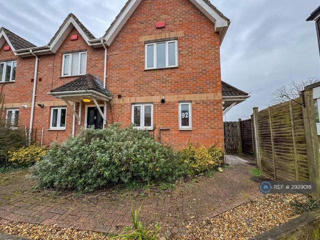 2 bedroom end of terrace house to rent