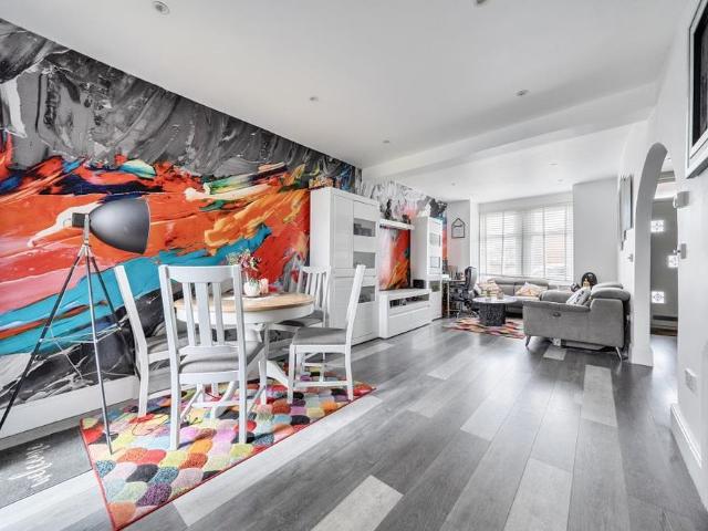 2 bedroom end of terrace house to rent