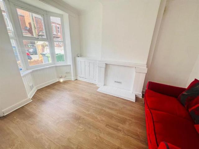 2 bedroom end of terrace house to rent
