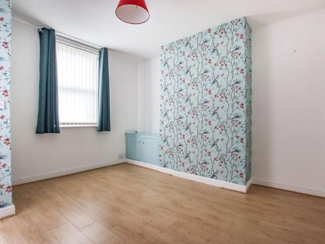 2 bedroom end of terrace house to rent