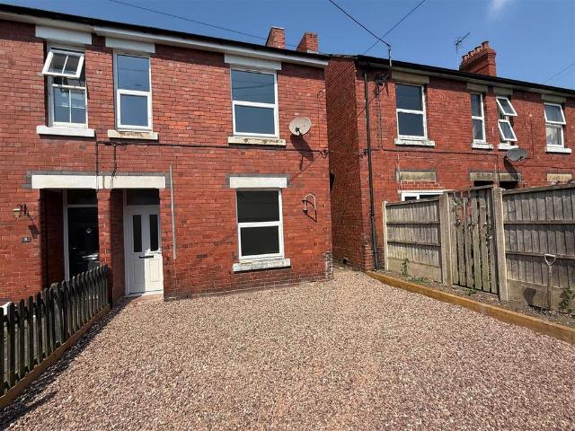 2 bedroom end of terrace house to rent
