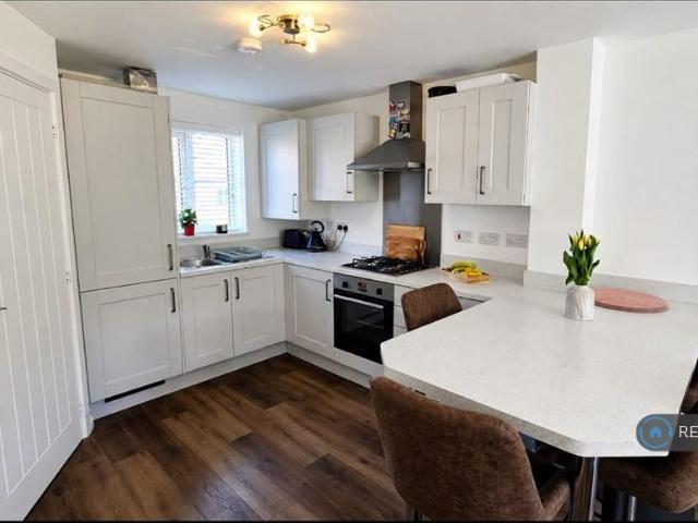 2 bedroom end of terrace house to rent