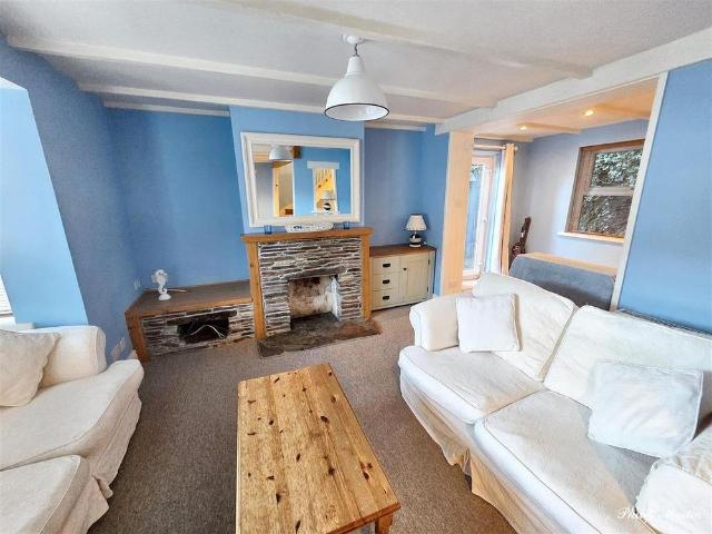 2 bedroom end of terrace house to rent