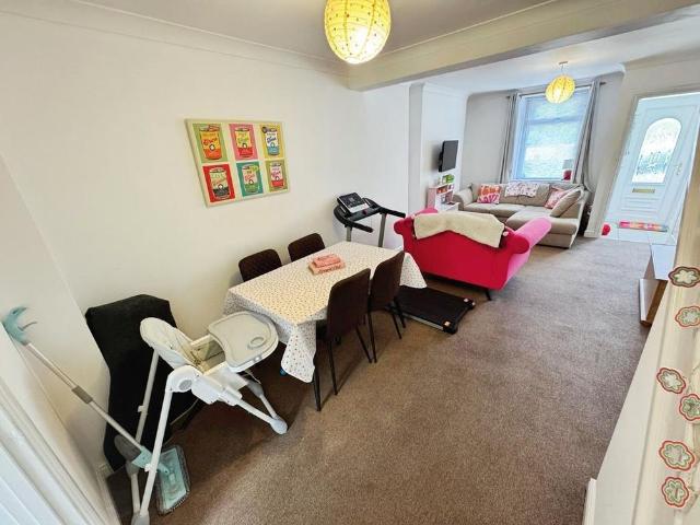 2 bedroom end of terrace house to rent
