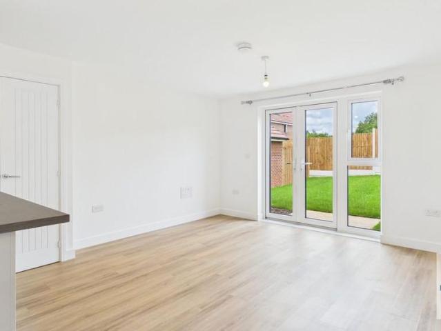 2 bedroom end of terrace house to rent