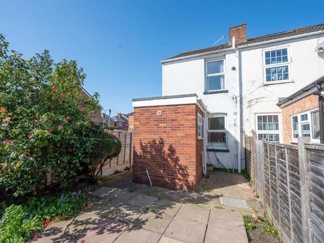 2 bedroom end of terrace house to rent