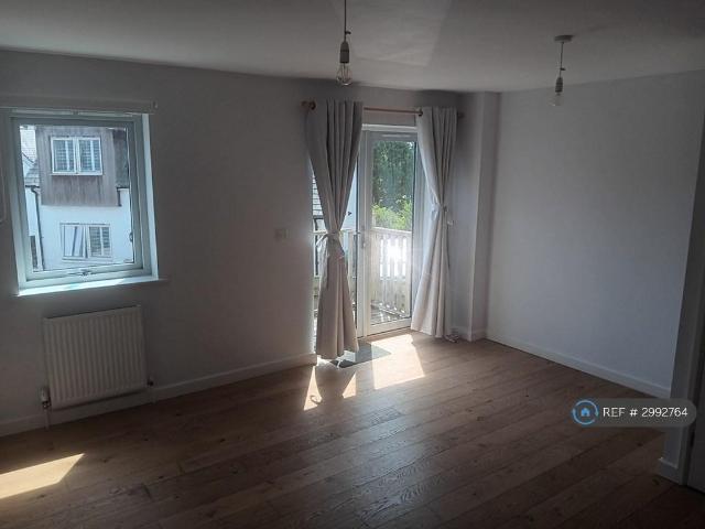 2 bedroom end of terrace house to rent