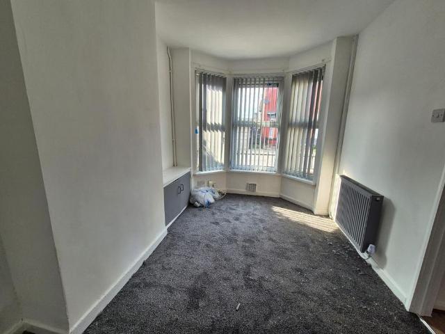 2 bedroom end of terrace house to rent