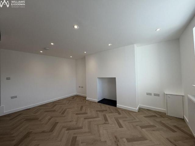 2 bedroom end of terrace house to rent